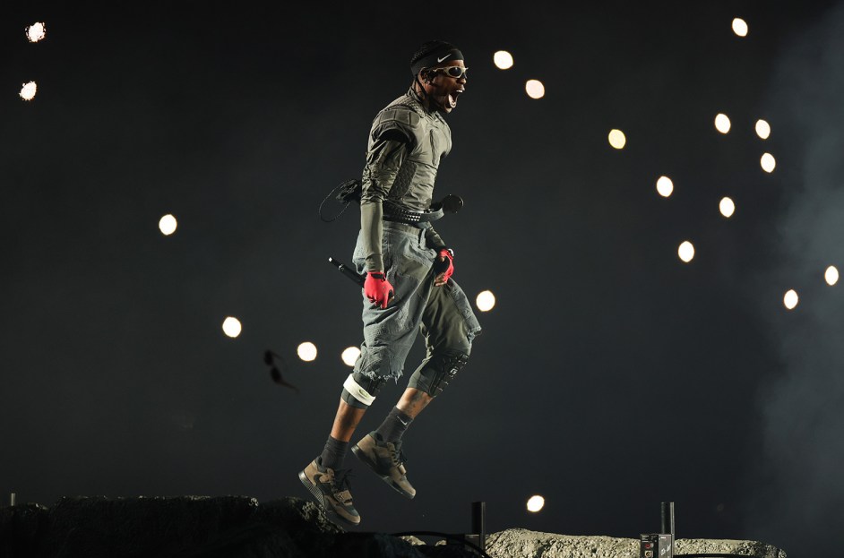 Runway Meets Rave – Coachella 2025 Ended with Explosive Style - Zanaposh